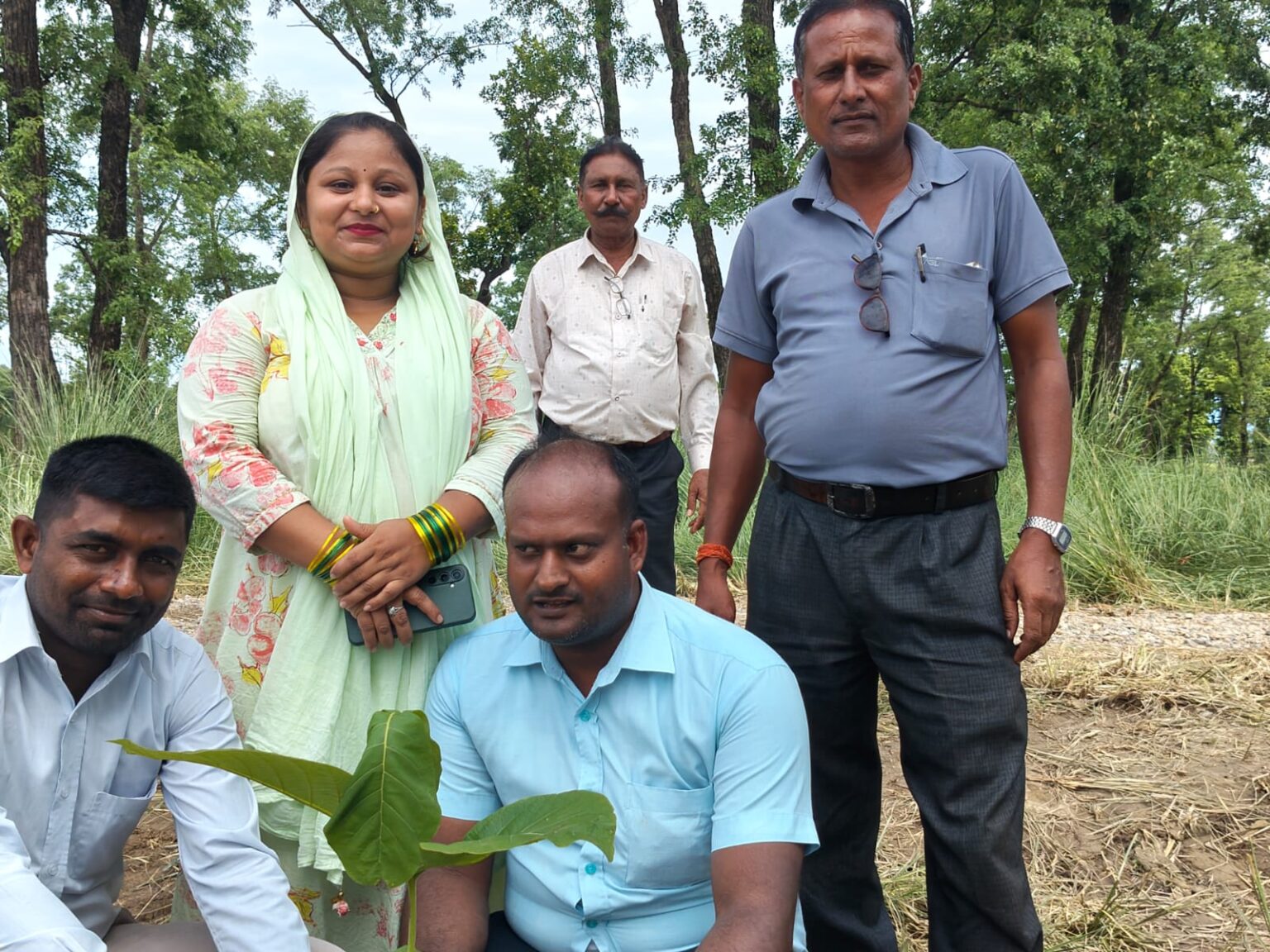 मायादेवी साझेदारी बनमा हरियाली विस्तारका लागि १ लाख बिरुवा रोप्ने ...